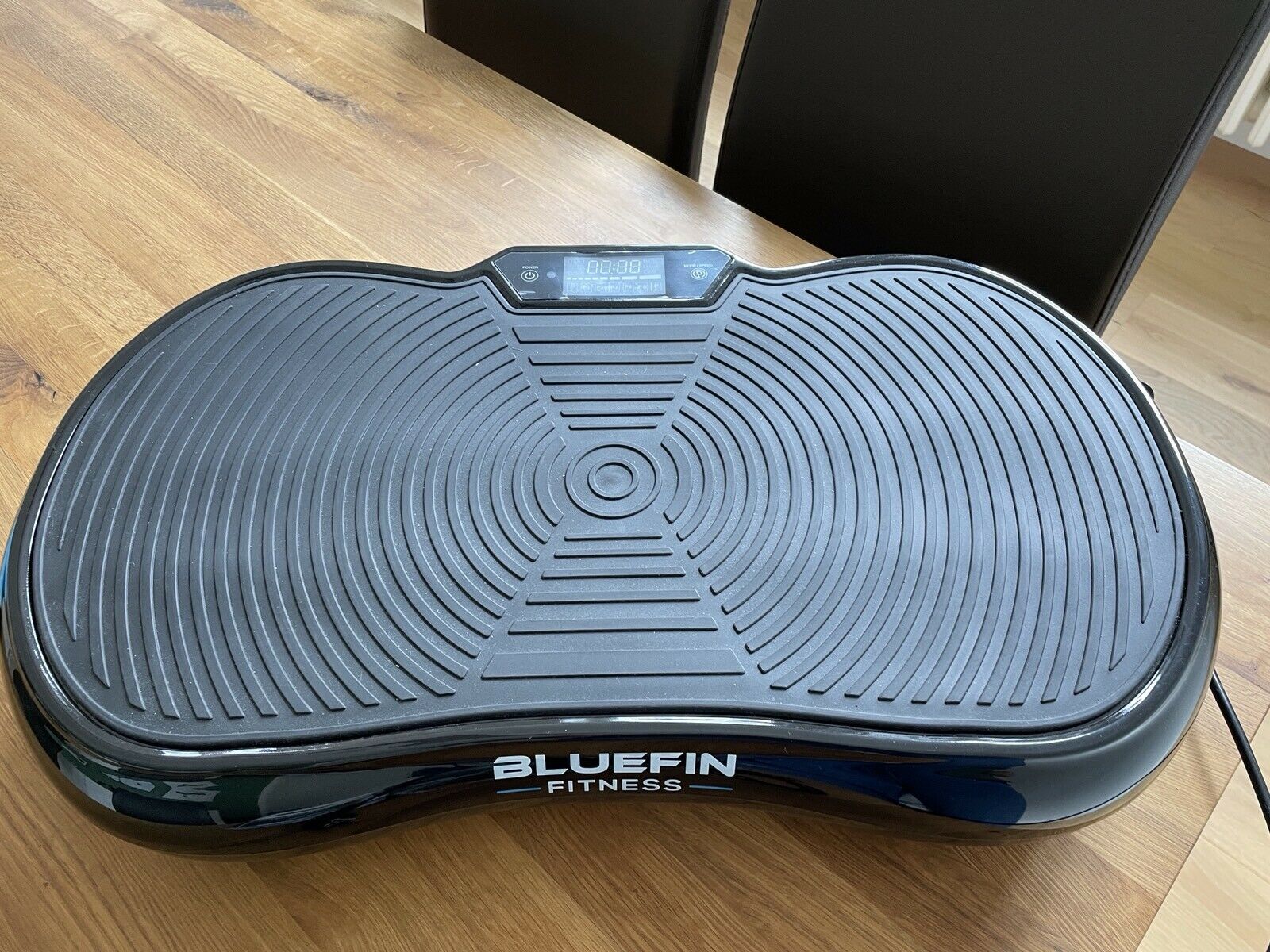 Vibrationsplatte Bluefin: Zuhause Abnehmen